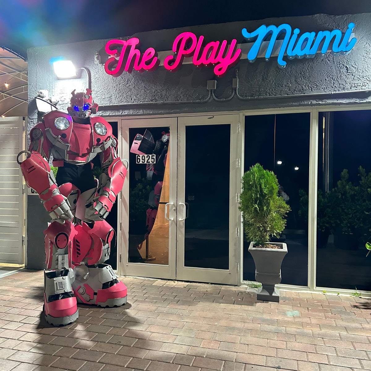 FRIDAY BOOKING – THE PLAY MIAMI